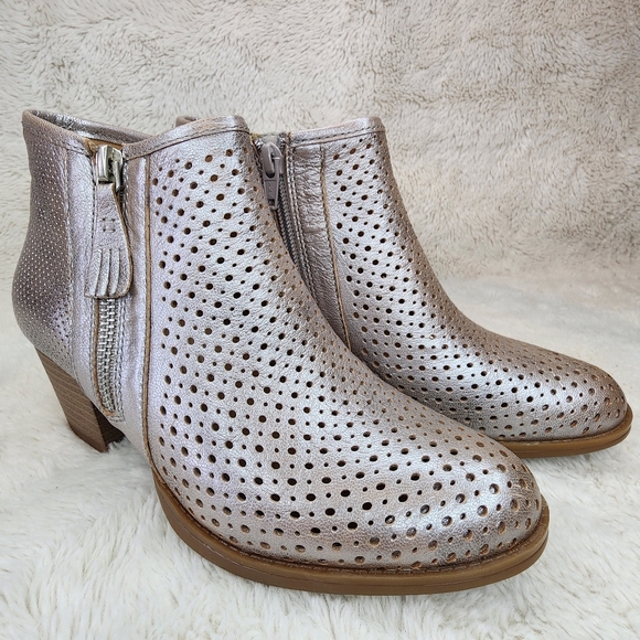 Earth | Shoes | Earth Pineberry Pewter Metallic Leather Side Zip Ankle ...